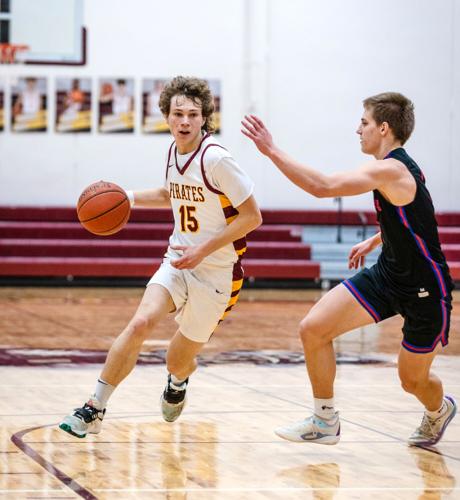 Pirates bow out in first round of state tournament | Waterloo ...