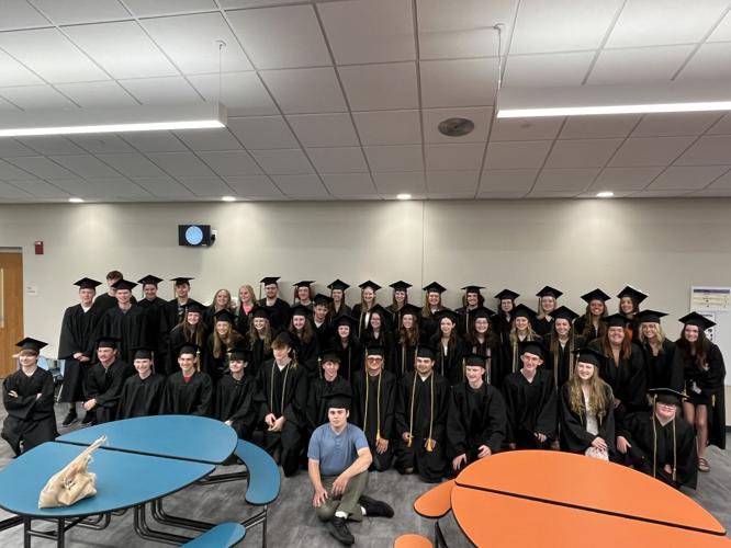 Class of 2023 Senior walk-through at Yahara Elementary | Local ...