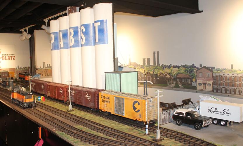 Working on the railroad: Lake Mills man runs model of Milwaukee Beer ...