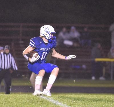 Clinton nips Cambridge football on homecoming night | Sports | hngnews.com