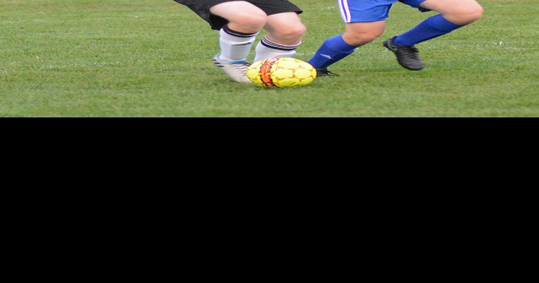 Soccer: United faces defeat, pushes onward | Poynette Press | hngnews.com