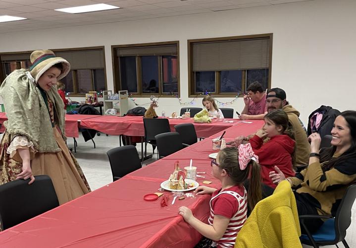 In Photos: Cambridge library holiday party | | hngnews.com