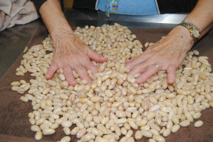 Peanut Project brings community together | Lake Mills Leader | hngnews.com