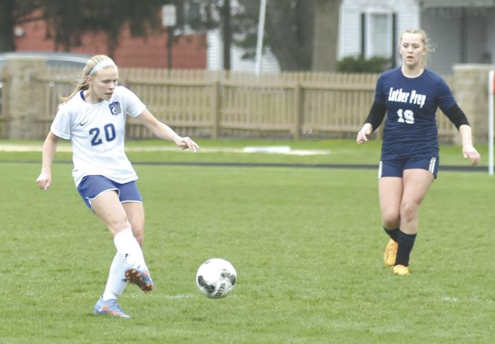 Girls soccer: Ava Schmidt's early goal lifts L-Cats past Phoenix ...