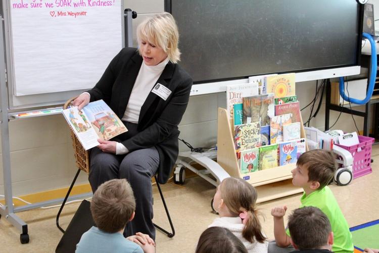 Local leaders read to Horizon students for Money Smart Wisconsin Week ...