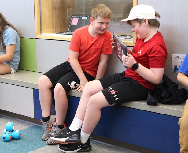 Waunakee fifth-graders explore cutting-edge technology at Tech Day ...