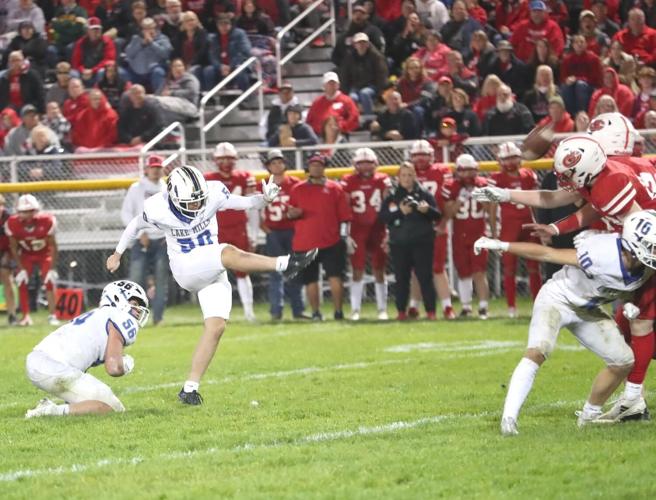 Football: Lake Mills falls to Roche-led Columbus 45-24 in first-place ...