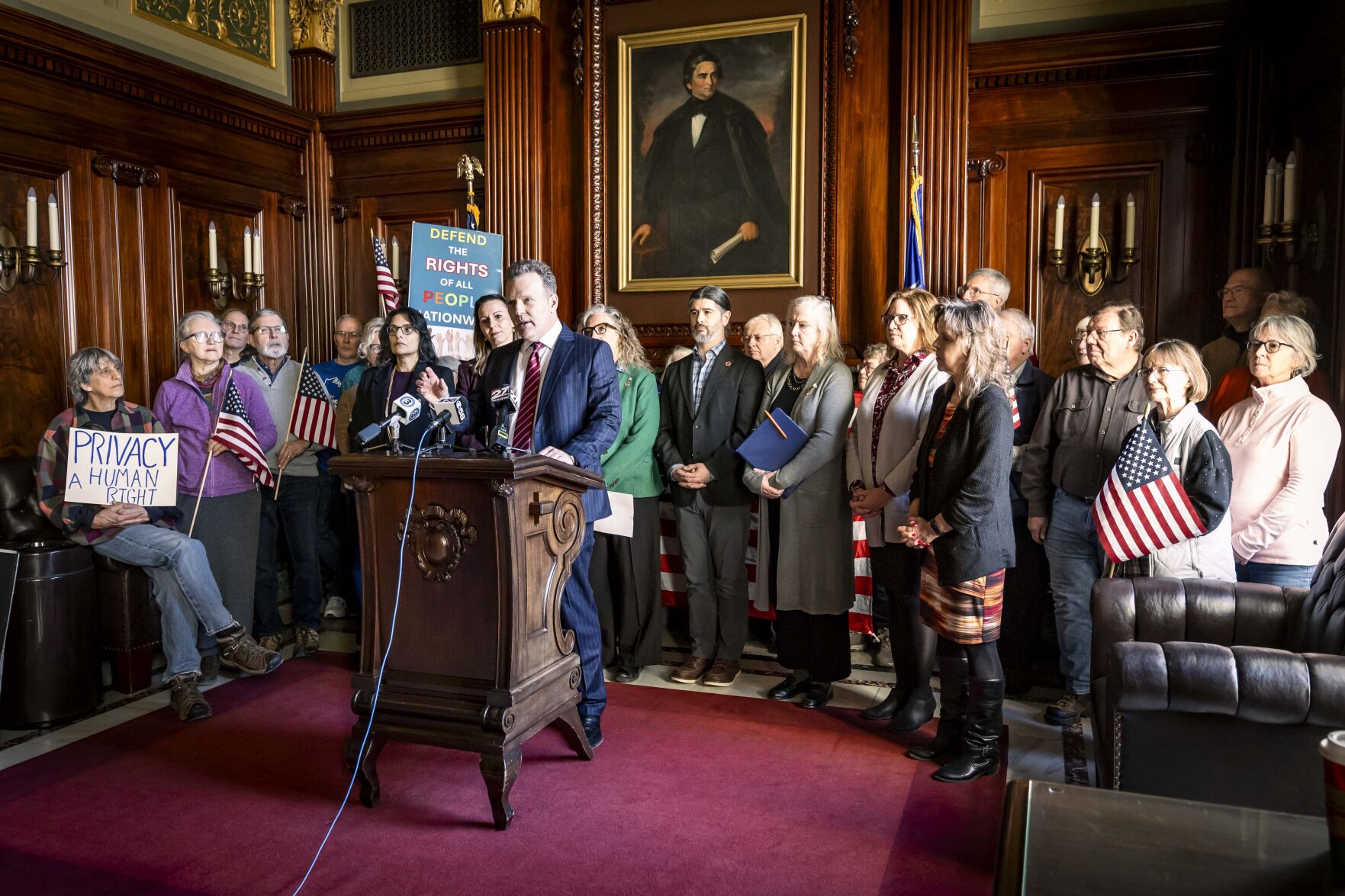 Wisconsin Democrats warn and prepare for increased ICE presence | News ...