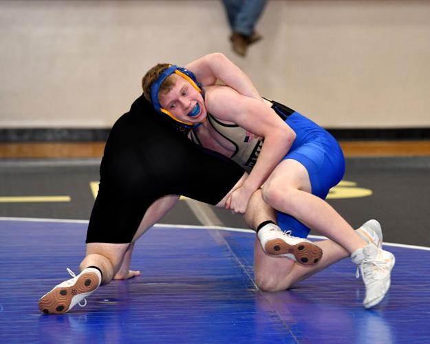 Lake Mills wrestlers edge Madison East 40-36 | Sports | hngnews.com