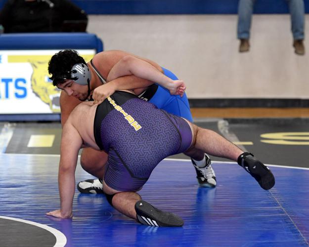 Lake Mills wrestlers edge Madison East 40-36 | Sports | hngnews.com