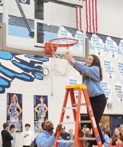 Aubrey Smith's last-second putback gives Monona Grove girls basketball ...