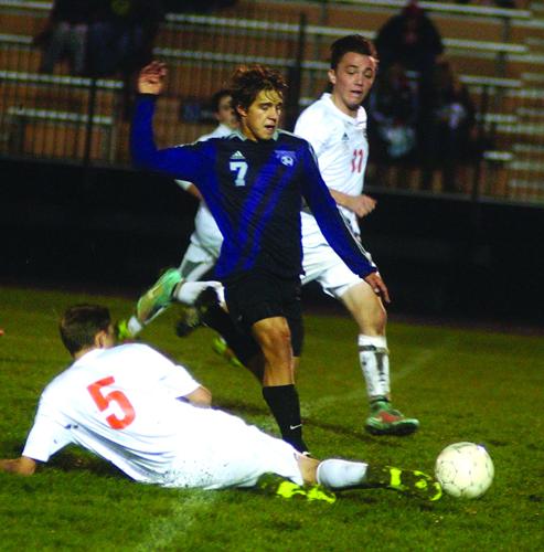 Waunakee boys' soccer gives defending champion Oregon a battle | Local ...
