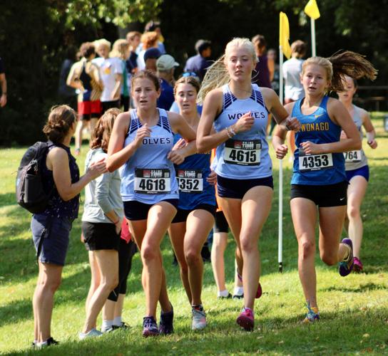 Wolves run at Pete Nielsen Laser relays | Sun Prairie Star | hngnews.com