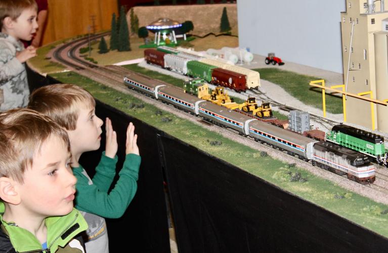 984 visitors checked out Southern Wisconsin Sandhouse Crew's model ...
