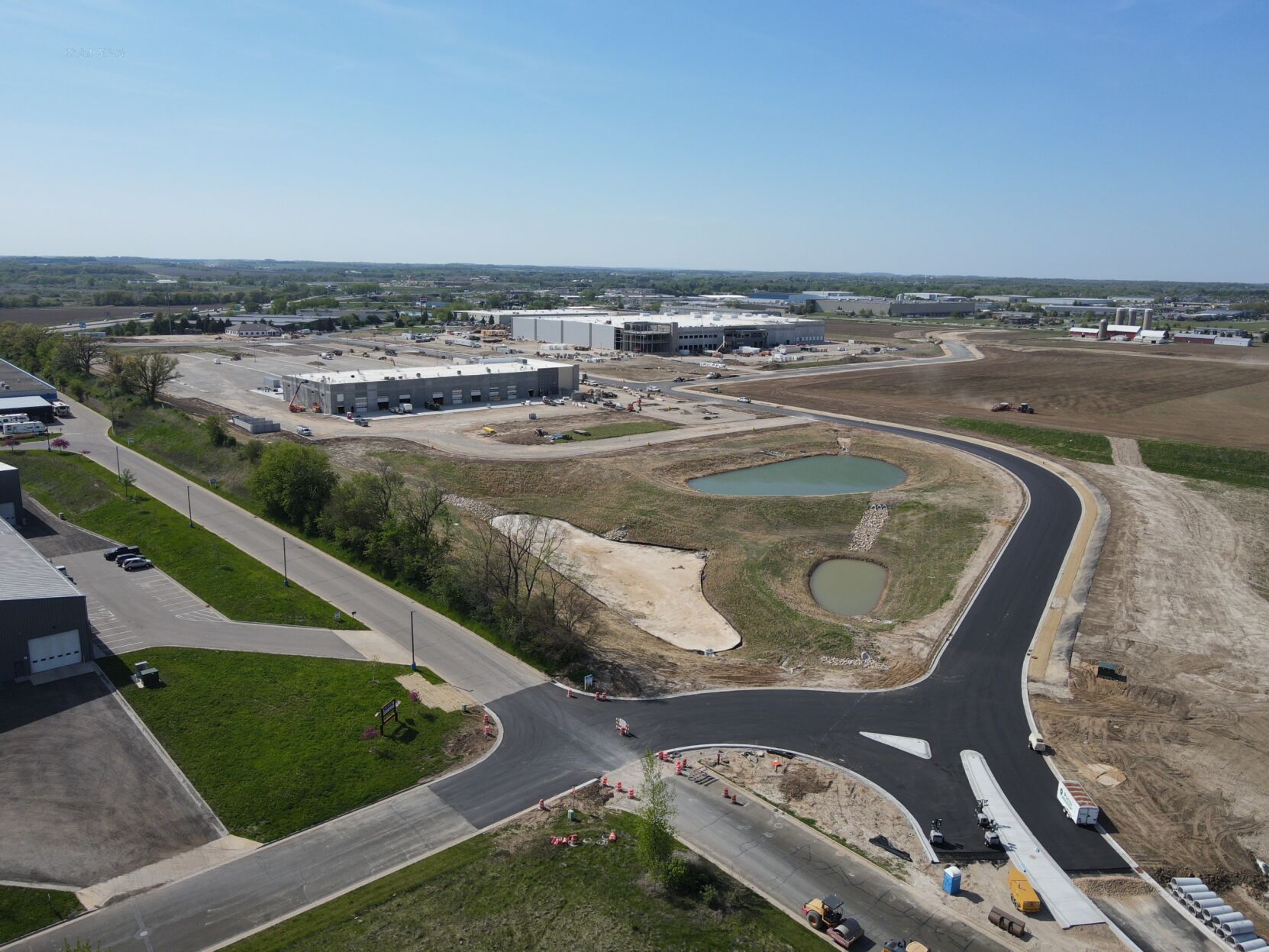 Kwik Trip distribution center on track for November opening in DeForest | Local News | hngnews.com