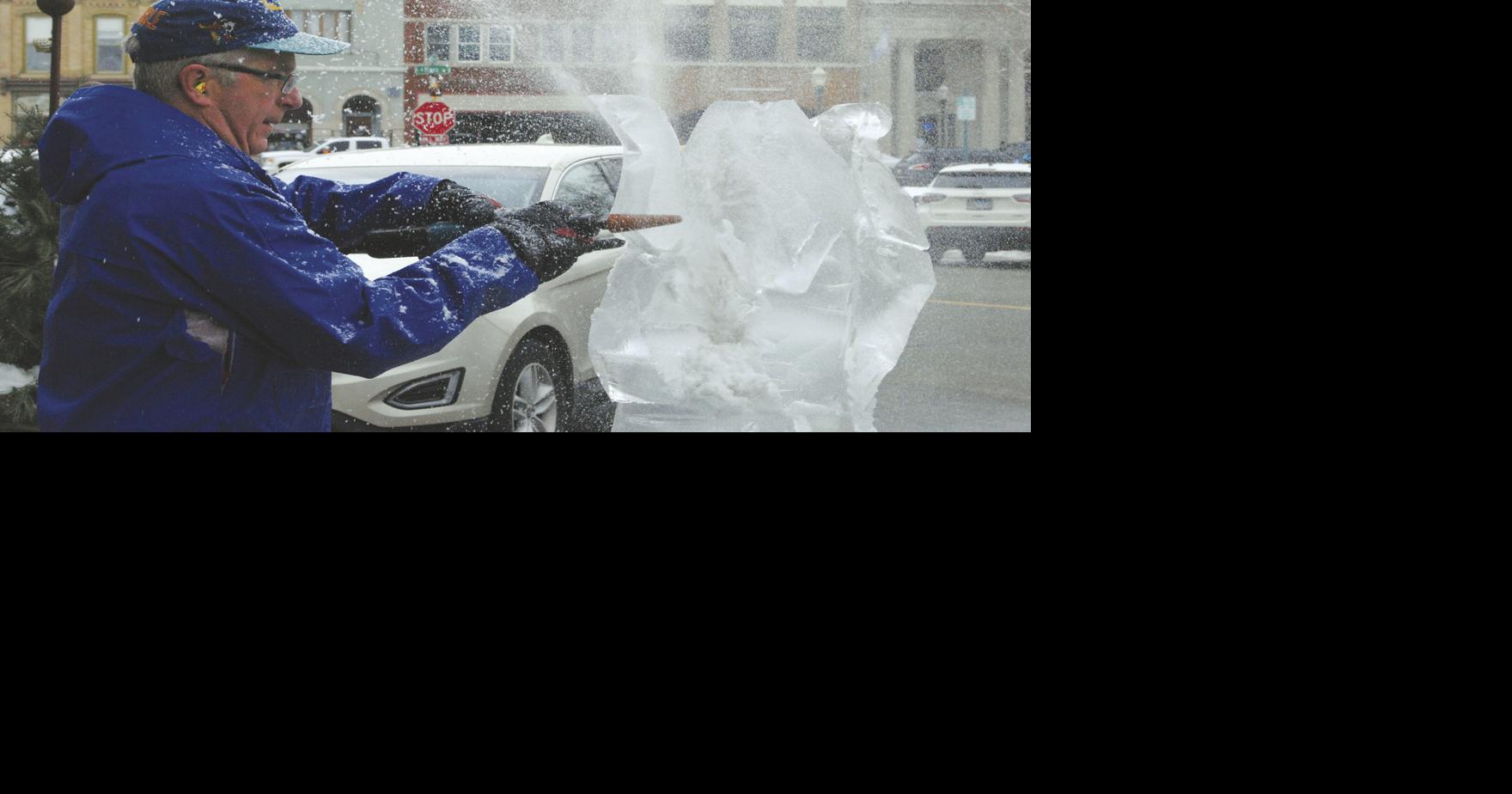 Knickerbocker Ice Festival | Lake Mills Leader | hngnews.com