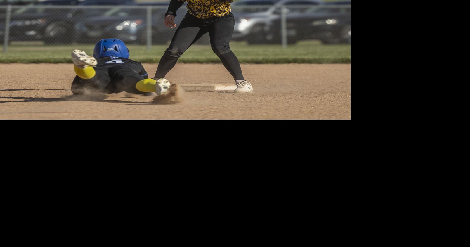 Softball: Tough breaks in tight battles for DeForest | Sports | hngnews.com