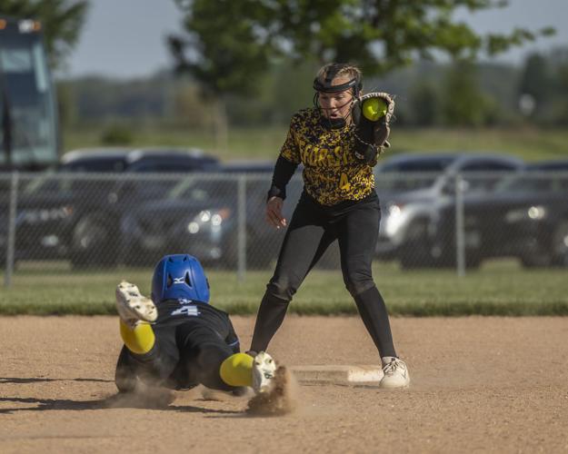 Softball: Tough breaks in tight battles for DeForest | Sports | hngnews.com