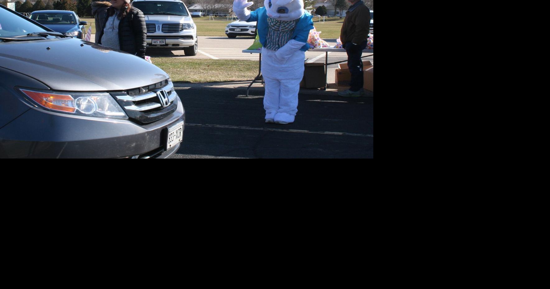 A drive-thru Easter parade | Local | hngnews.com