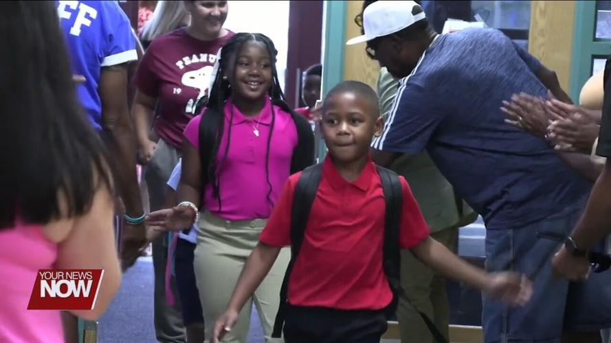 Kids receive a warm welcome back with clap-in at Lima City Schools ...