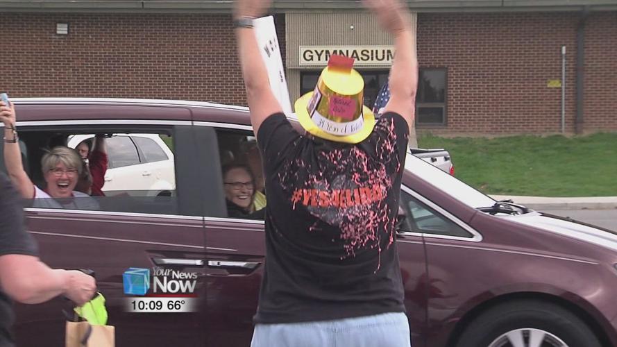 Elida Middle School teacher and coach surprised with retirement parade ...