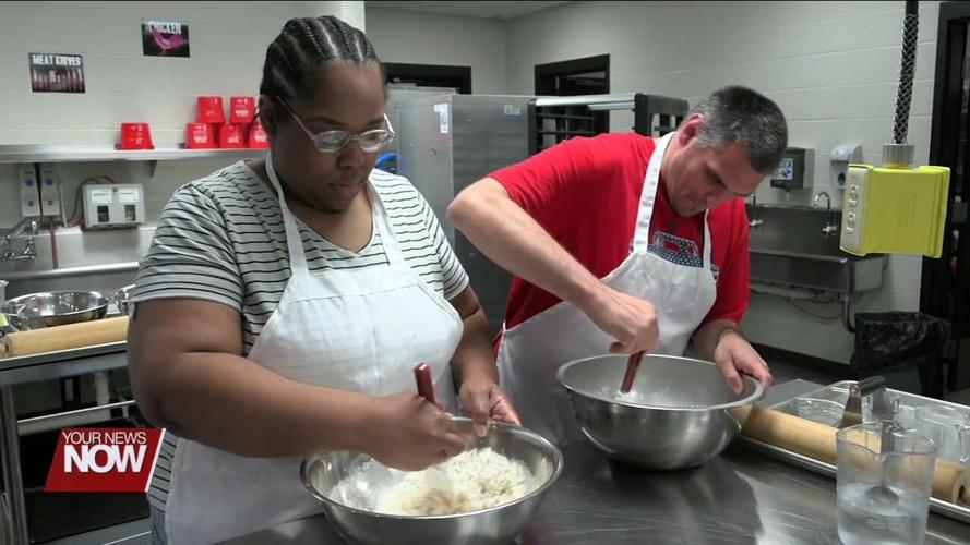 FANS from Allen County Board of DD learn how to make pot pies thanks to ...