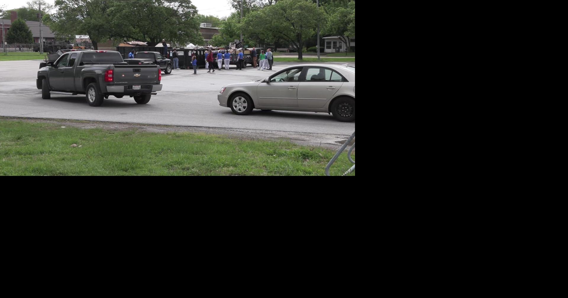 Volunteers help residents clear clutter during Mayor’s Spring Cleanup ...