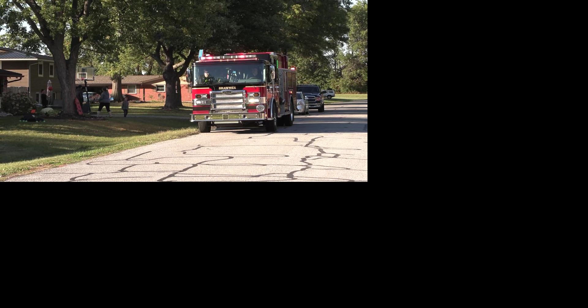 Fire trucks deliver pizza for Fire Prevention Week | Allen County ...
