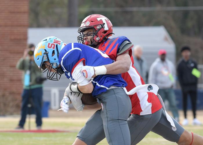 East races past West in East-West football game | Sports | hpenews.com
