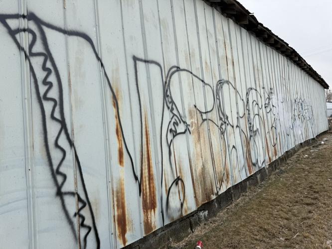 Gang graffiti spotted in town | Archives | hpenews.com