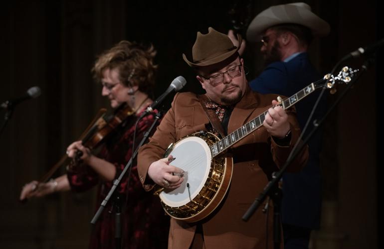 U. of C. Folk Festival fills Mandel Hall | Evening Digest | hpherald.com