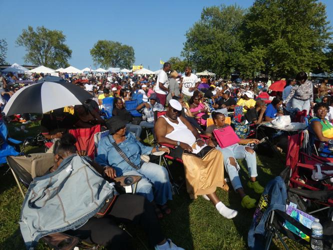 This week in photos: Concerts and shopping sprees | Evening Digest ...