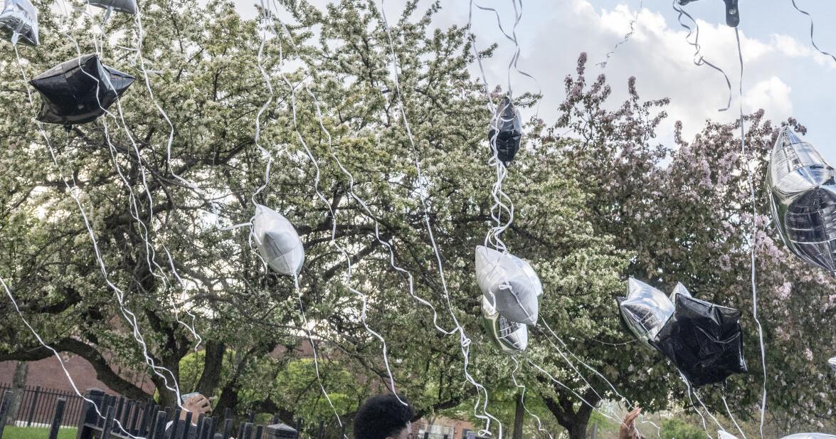 Photo: Balloon release honors slain Hyde Park Academy student | Evening ...