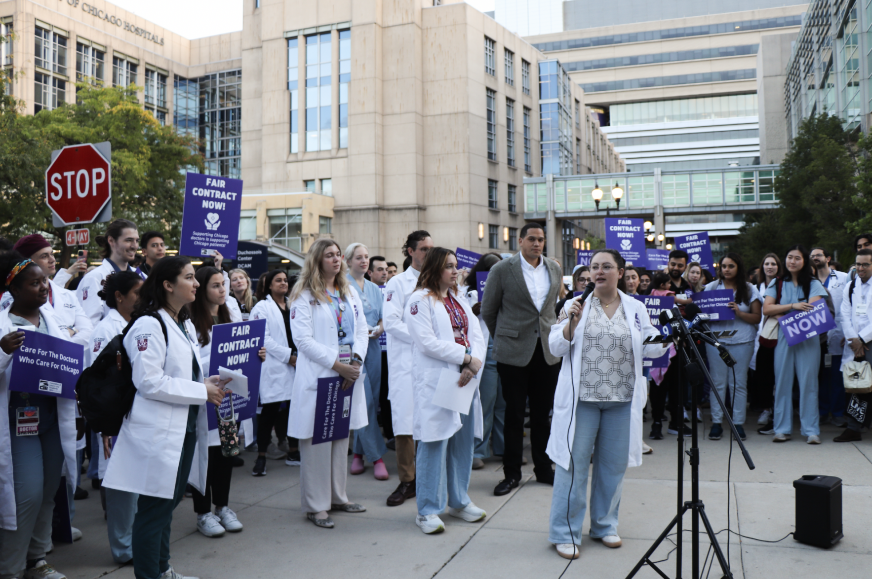 Unionized UChicago Medicine residents rally for first contract ...