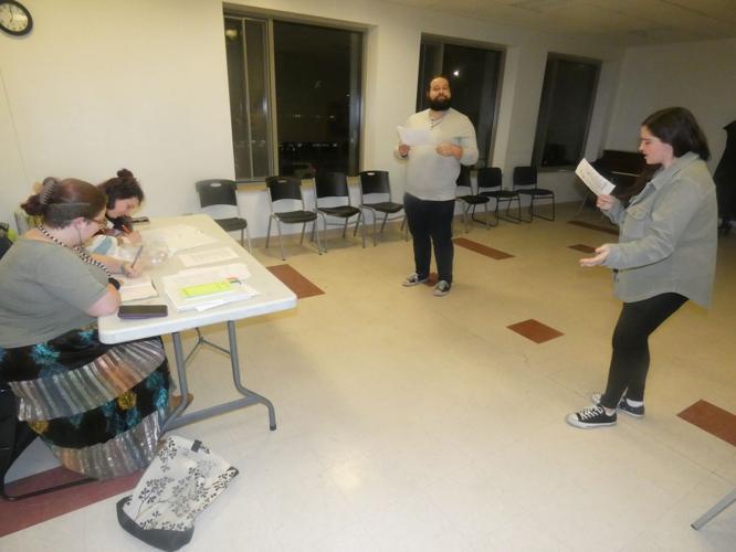 This week in photos: Moms win, players audition | Evening Digest ...