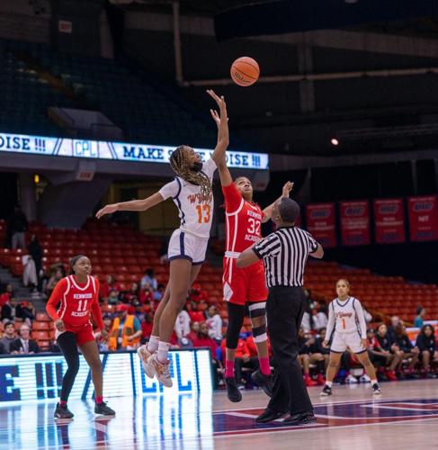 Kenwood Broncos basketball teams fall short in city championship ...