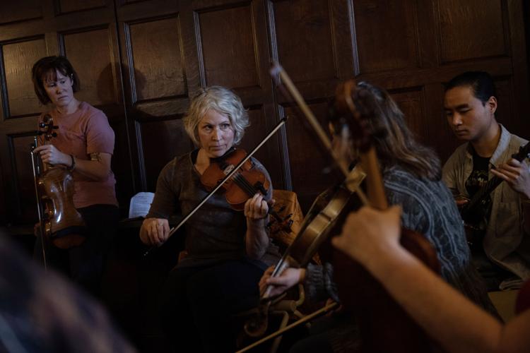 U. of C. Folk Festival fills Mandel Hall | Evening Digest | hpherald.com