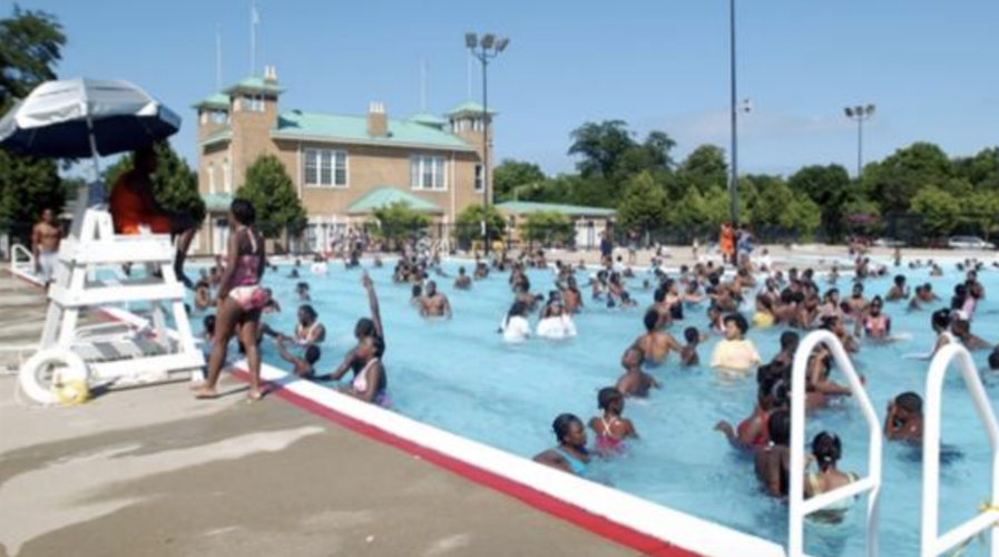 Chicago's outdoor swimming pools open for the summer | Evening Digest ...