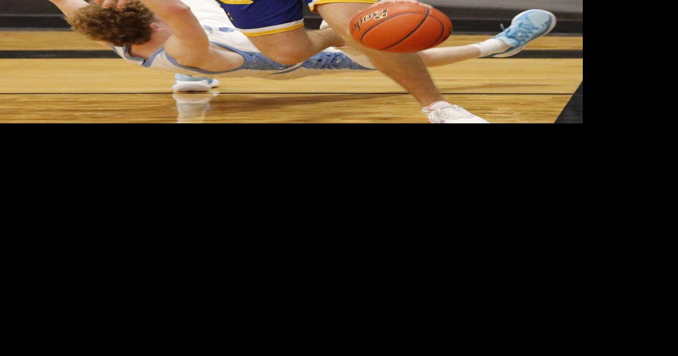 BOYS BASKETBALL | LC sticks to tried-and-true script, finds a way ...