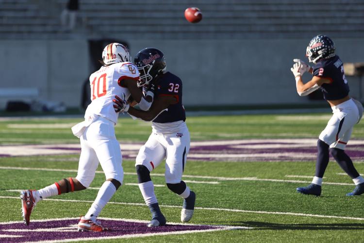 FOOTBALL | Coronado-Denton Ryan photo gallery | Coronado | hubcitypreps.com