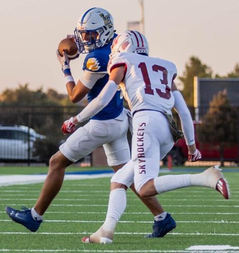 FOOTBALL | Eagles survive grinder against Wellington, propelled by ...