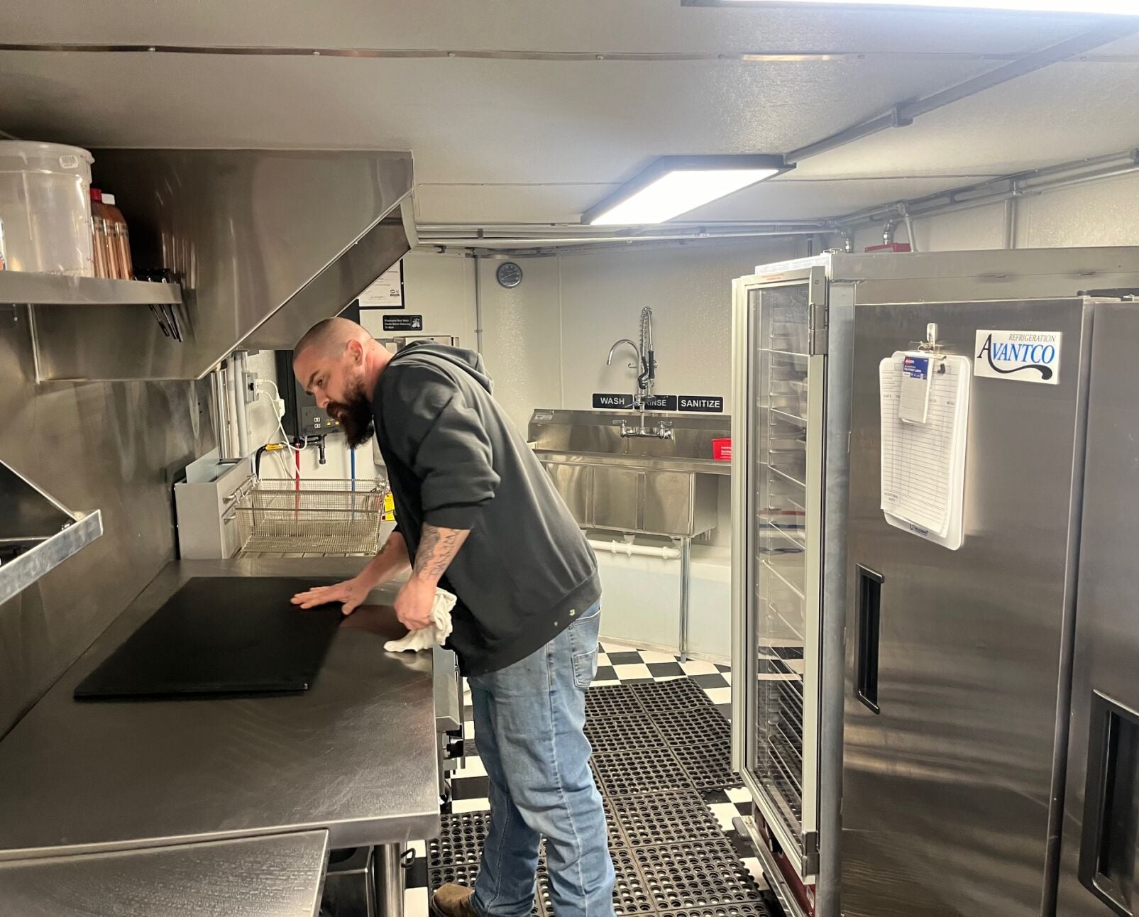 Busted Knuckle BBQ, a New Richmond, Wisconsin food truck | Local News ...