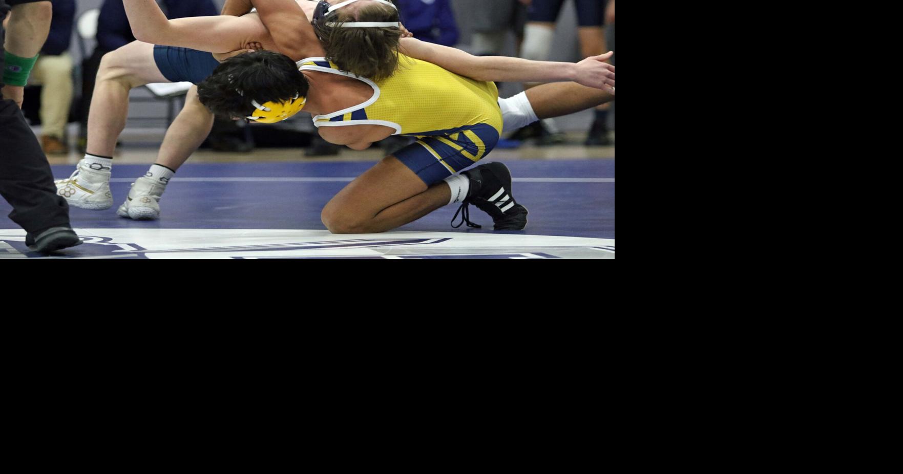 Hudson wrestling vs. River Falls (19 photos) | | hudsonstarobserver.com
