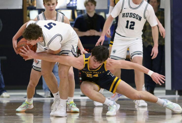 Hudson boys grind out win over River Falls (14 photos) | Newsletter | hudsonstarobserver.com
