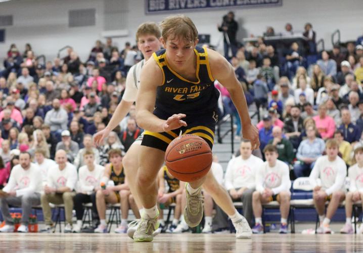 Hudson boys grind out win over River Falls (14 photos) | Newsletter | hudsonstarobserver.com