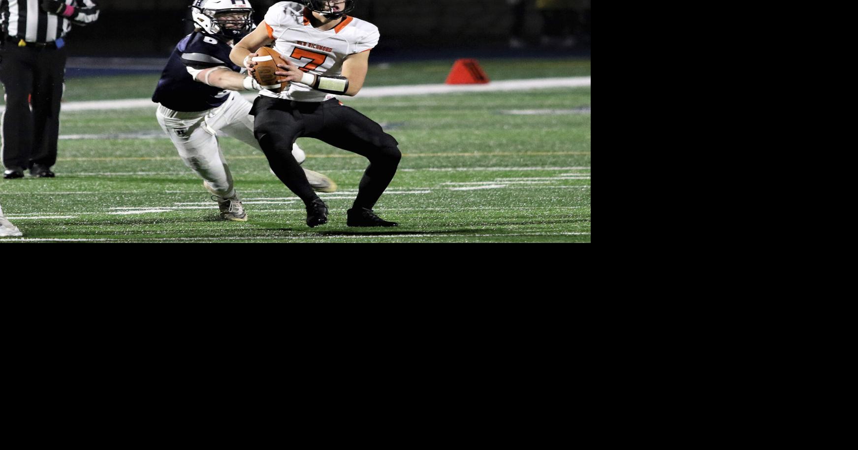 Hudson football vs. New Richmond (19 photos) | | hudsonstarobserver.com