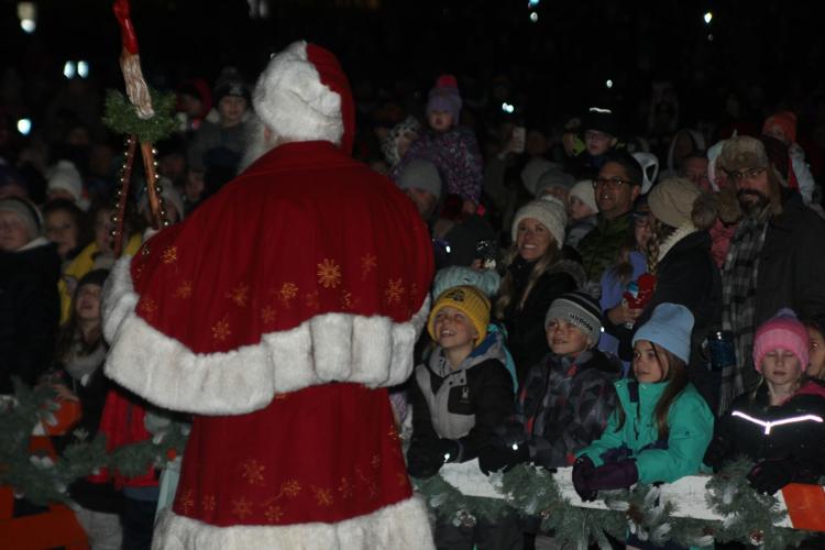 Santa lights up Hudson | Local News | hudsonstarobserver.com