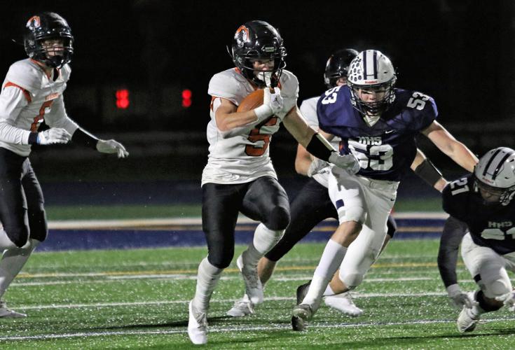 Hudson football vs. New Richmond (19 photos) | | hudsonstarobserver.com