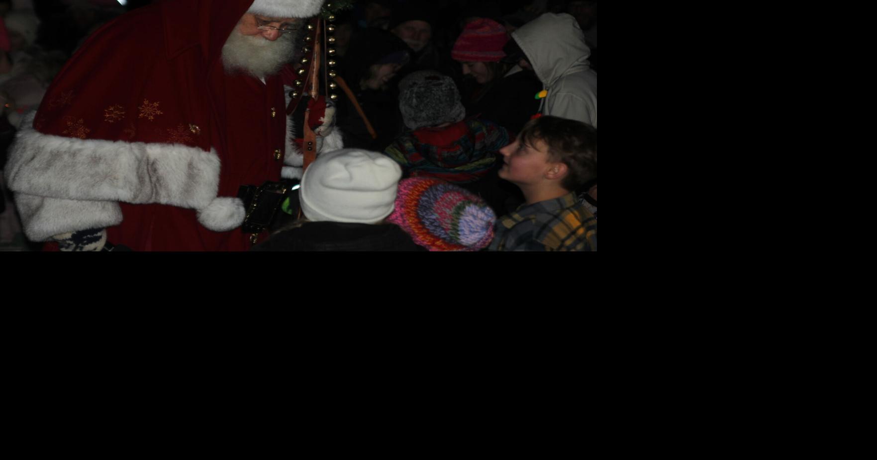 Santa lights up Hudson | Local News | hudsonstarobserver.com