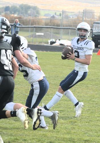 Football: Declo turns Bulldogs aside | Sports | idahocountyfreepress.com